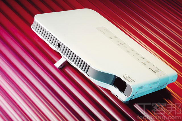 Casio XJ-A256 評測：混合式光源的輕薄商務機 | T客邦