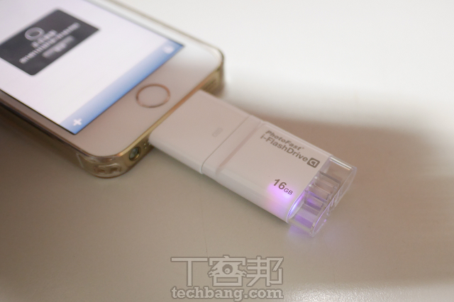 i-FlashDrive 雙頭龍 跨 iOS & Android 通用隨身碟：對應兩大行動系統隨插即用 | T客邦
