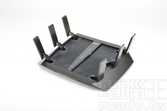 對得起價格的傳輸效能，Netgear R8000 無線路由器實測 | T客邦