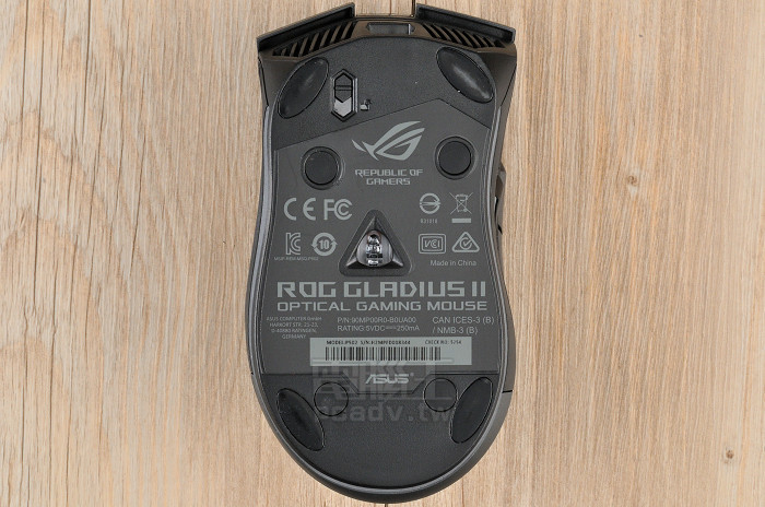新增 DPI 狙擊按鈕與 Aura 燈光，Asus ROG Gladius II 電競滑鼠試用 | T客邦