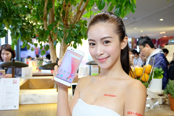 Sharp Z3 新機上市，主打 2K 大螢幕、f/1.8 大光圈鏡頭 | T客邦
