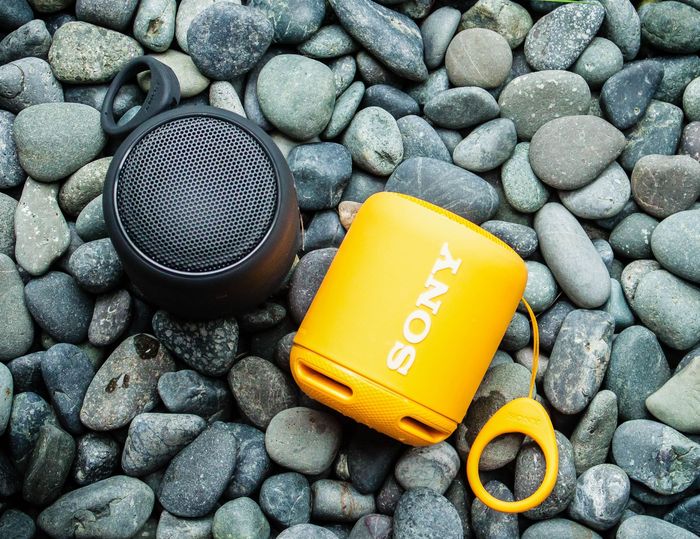 Sony EXTRA BASS SRS-XB10 深度實測：IPX5 防潑水、配備 46mm 單體、續航力長達 16 小時 | T客邦