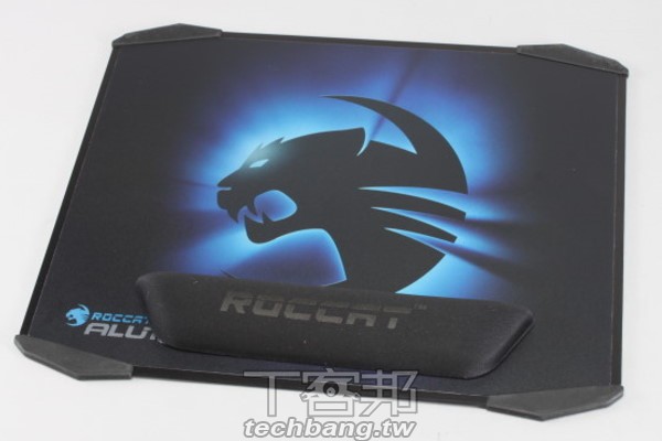 ROCCAT Alumic 最新款雙面遊戲鼠墊搶先玩 | T客邦