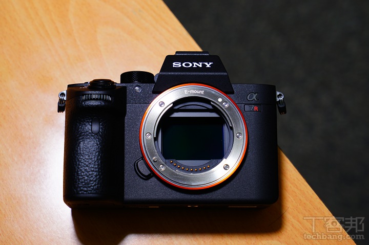 Sony A7R3 在台登場，4200 萬畫素 10fps 連拍要價 99,980 元 | T客邦