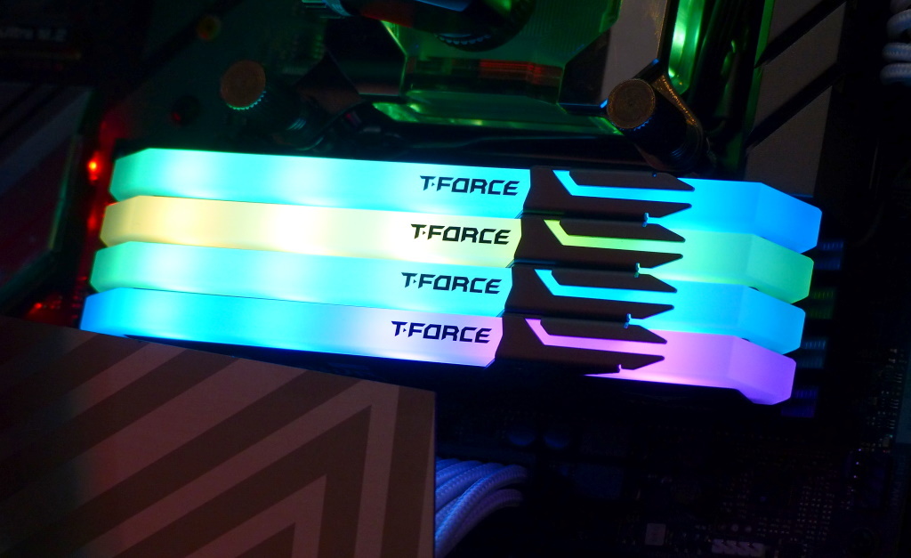 TEAMGROUP 十銓 T-FORCE 品牌大舉進攻 Computex，特殊造型 DDR4、可定址 RGB SSD 多種特色產品一同曝光 | T客邦