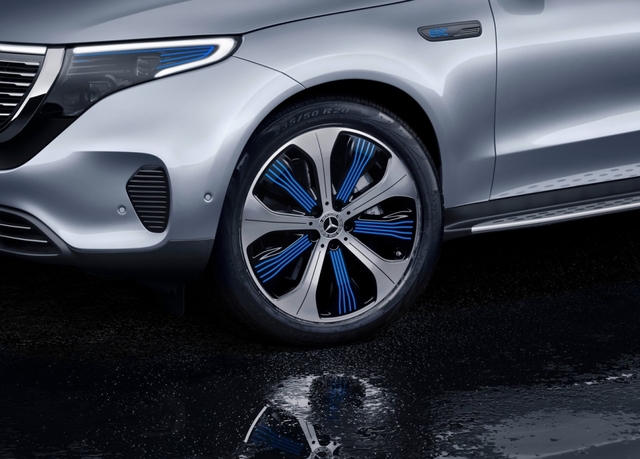 品牌首款「純電休旅」Mercedes-Benz EQC 正式登場，百公里加速「5.1秒」、續航力上看「450公里」！ | T客邦