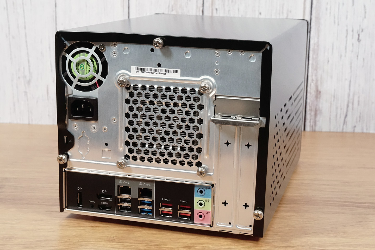 工作站等級效能，兼具迷你體積與高質感外觀：浩鑫 Shuttle XPC cube SH370R8 開箱與深度評測！ | T客邦