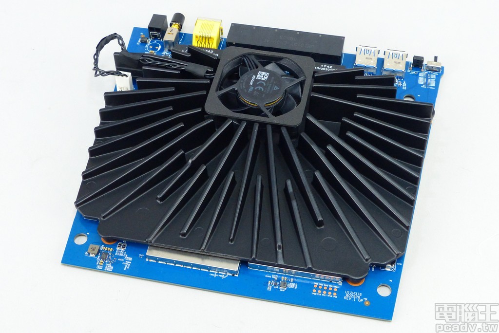 敲響 802.11ax/Wi-Fi 6 大門，Netgear Nighthawk AX8 RAX80 無線網路路由器實測 | T客邦