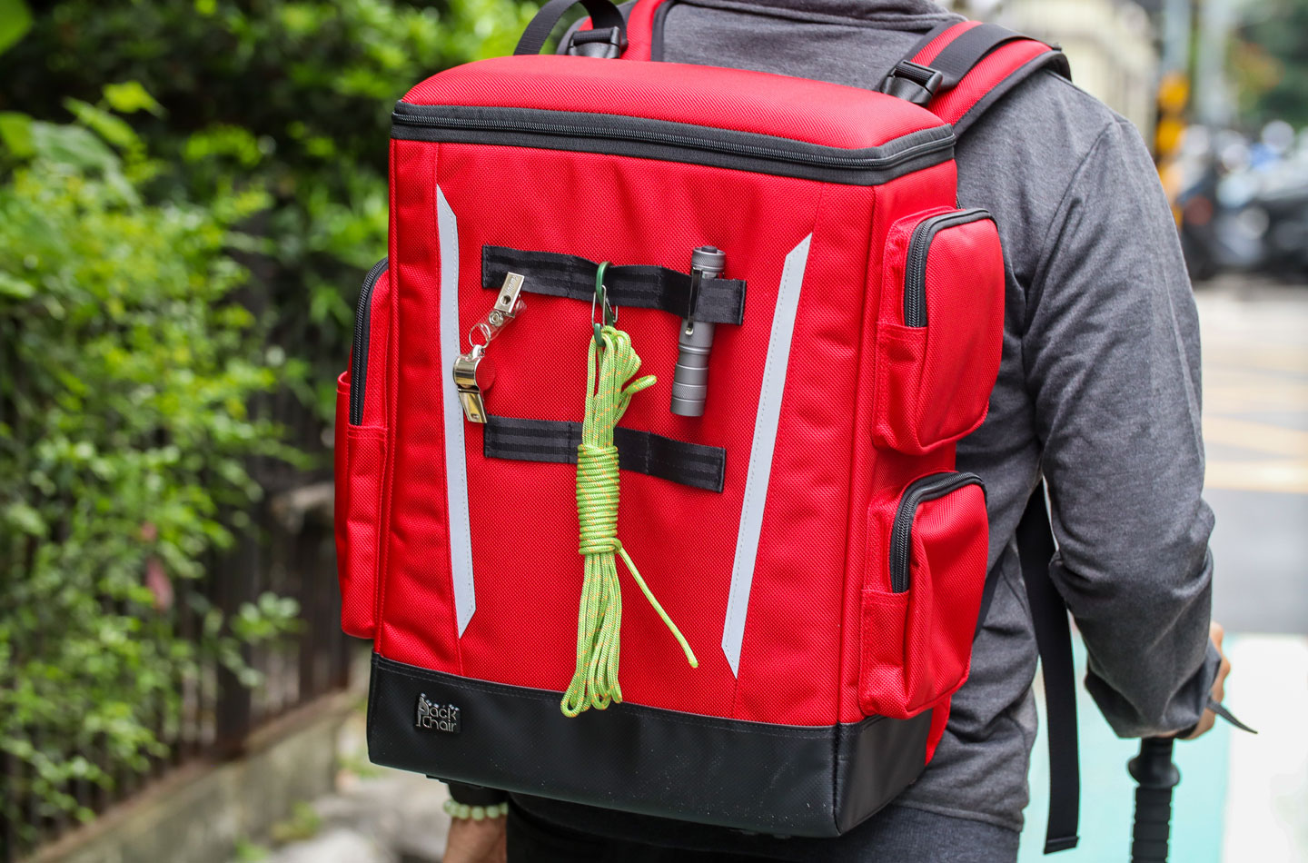 緊急避難要準備甚麼？救命必備工具！抗壓一噸重、更大容量的「PackChair-S 地震救災包」來了！ | T客邦