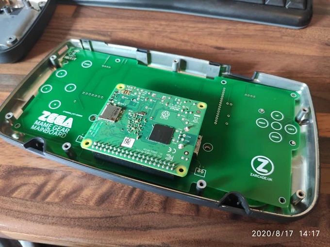 熱血玩家自做改造套件，4,000元把Game Gear變成模擬器神機 | T客邦