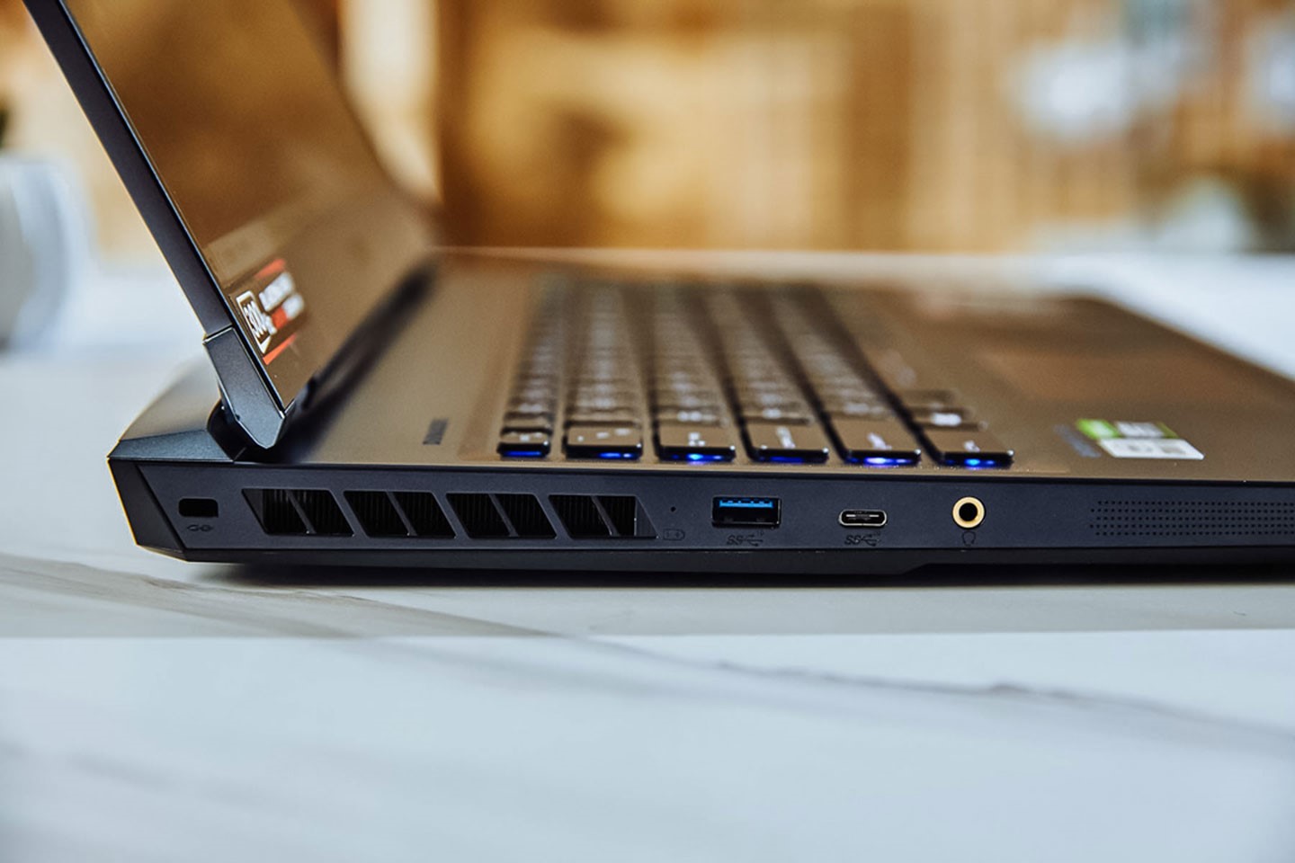 MSI 旗艦電競筆電 GE76 Raider 深度評測：升級版全景炫光燈效讓人一眼難忘！ | T客邦