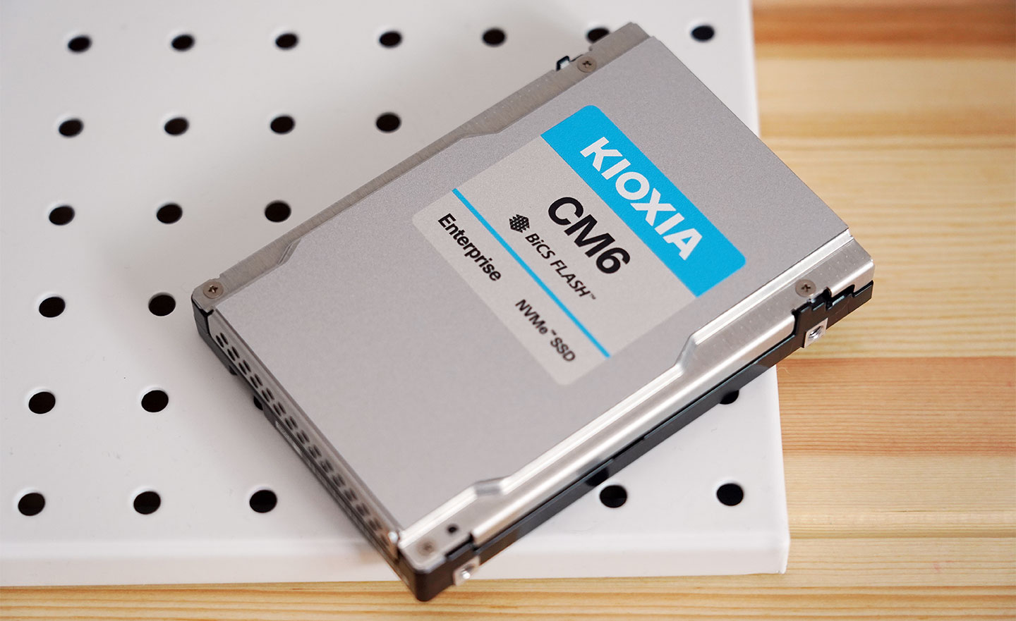 KIOXIA CM6 PCIe 4.0 SSD 攜手深憶與技嘉打造極致性能密集型存機箱、大幅降低系統複雜性與整體擁有成本！ | T客邦