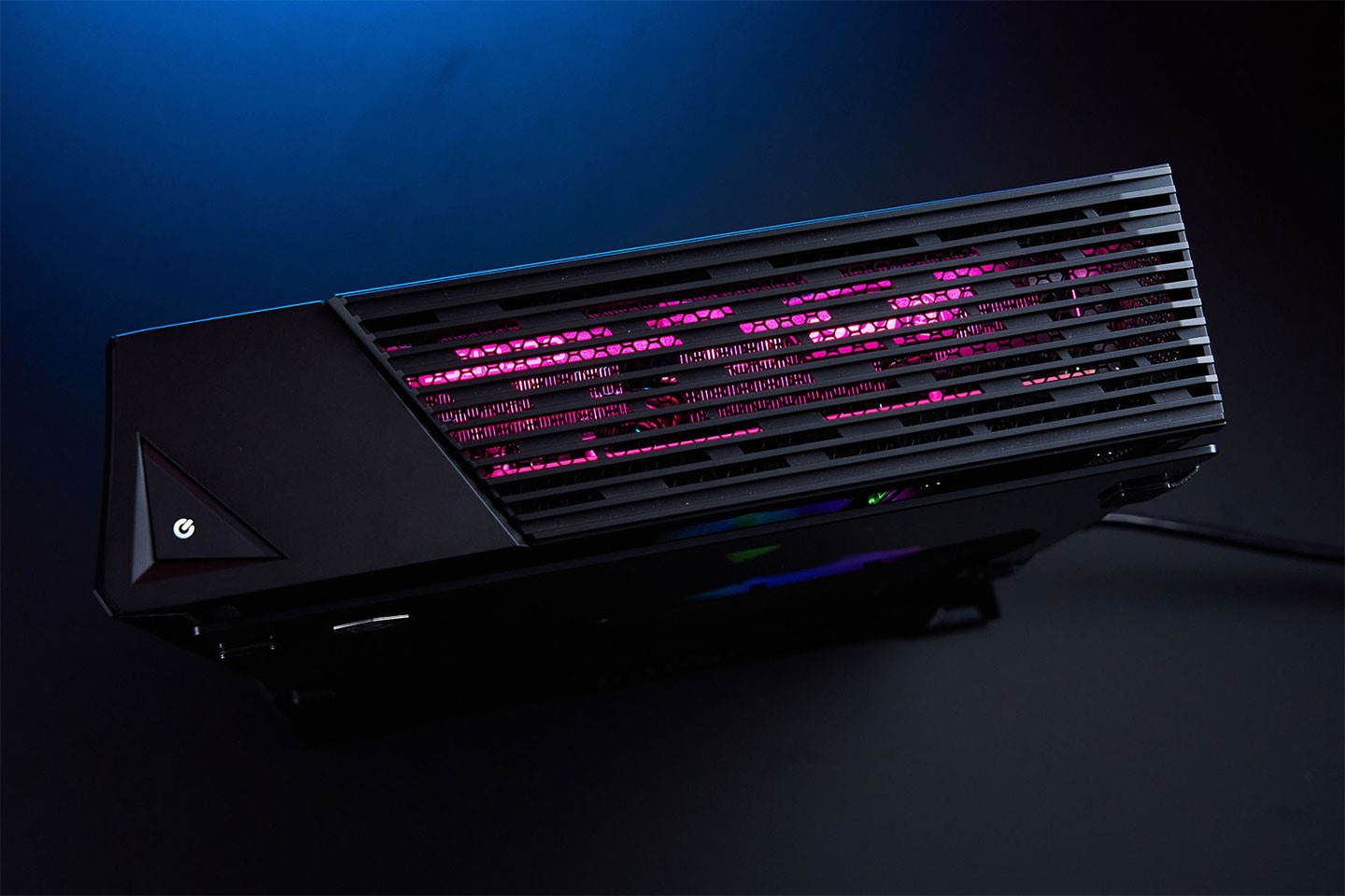 MSI MEG Trident X 12th 極致輕巧電競小鋼炮深度實測：尺寸不變但效能更頂天！ | T客邦