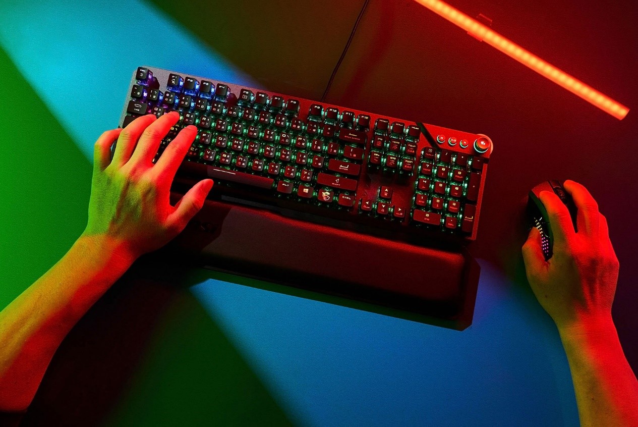 MSI VIGOR GK71 SONIC BLUE 青軸電競鍵盤開箱實測：超輕手體驗、清脆回饋聲讓人著迷！ | T客邦