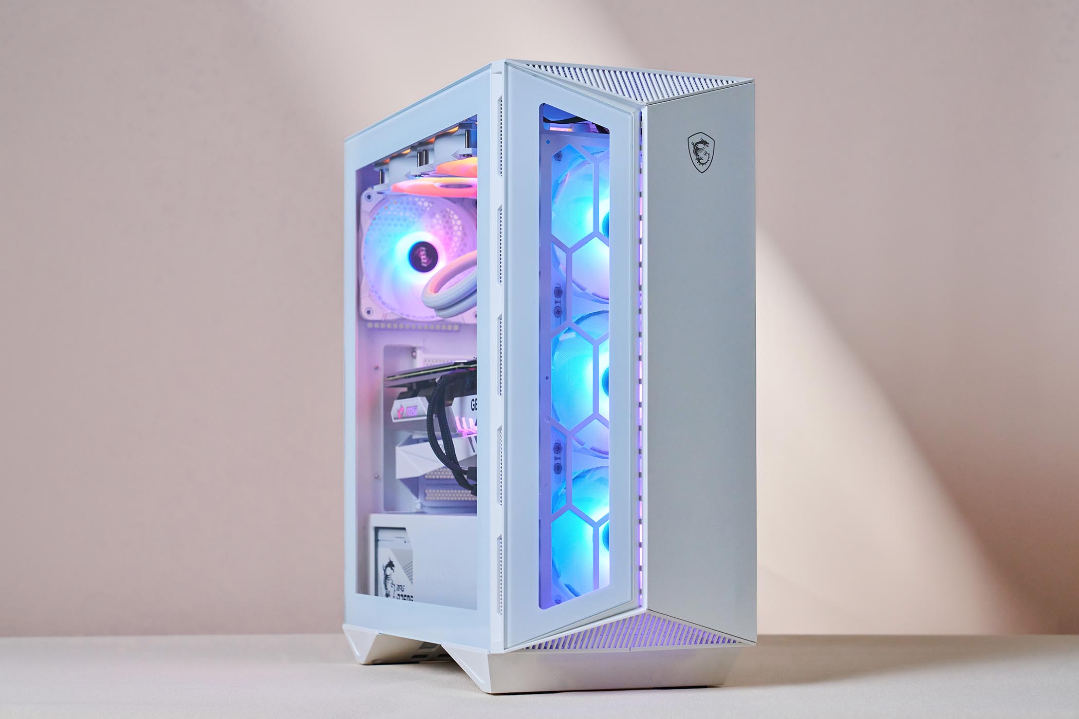 MSI RTX™ 4070 Ti 白色 DIY PC feat. 全系列「WHITE」白色主題周邊，為桌面打造最浪漫時尚的電競氛圍 | T客邦