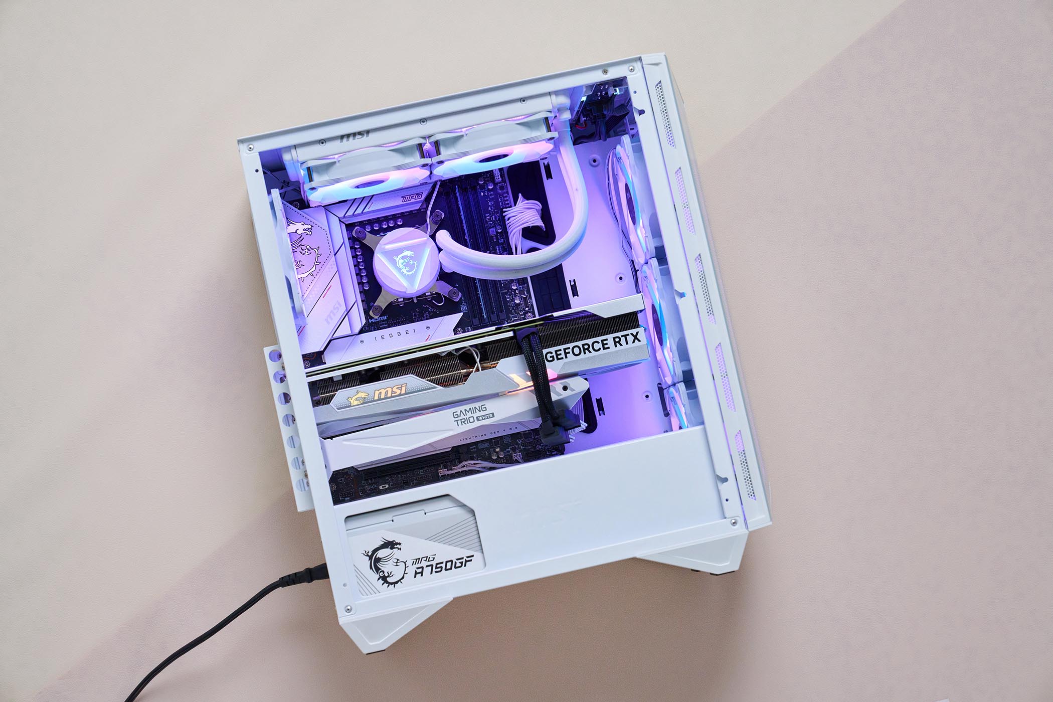 MSI RTX™ 4070 Ti 白色 DIY PC feat. 全系列「WHITE」白色主題周邊，為桌面打造最浪漫時尚的電競氛圍 | T客邦