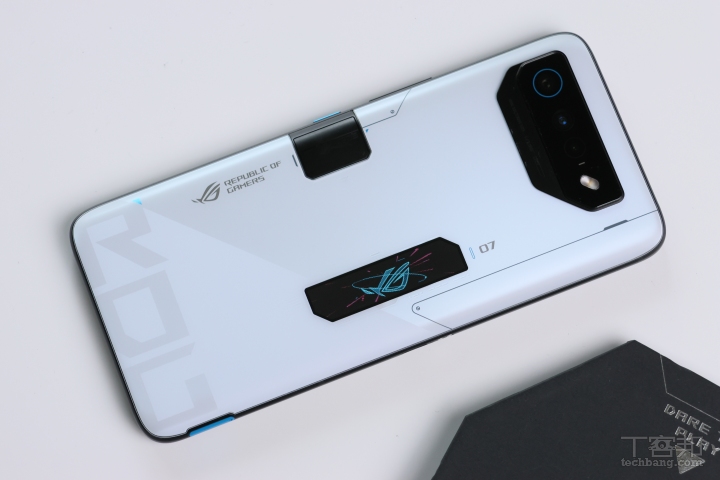 ROG Phone 7 Ultimate 開箱實測：價格、規格攻頂，效能跑分一次看完 | T客邦
