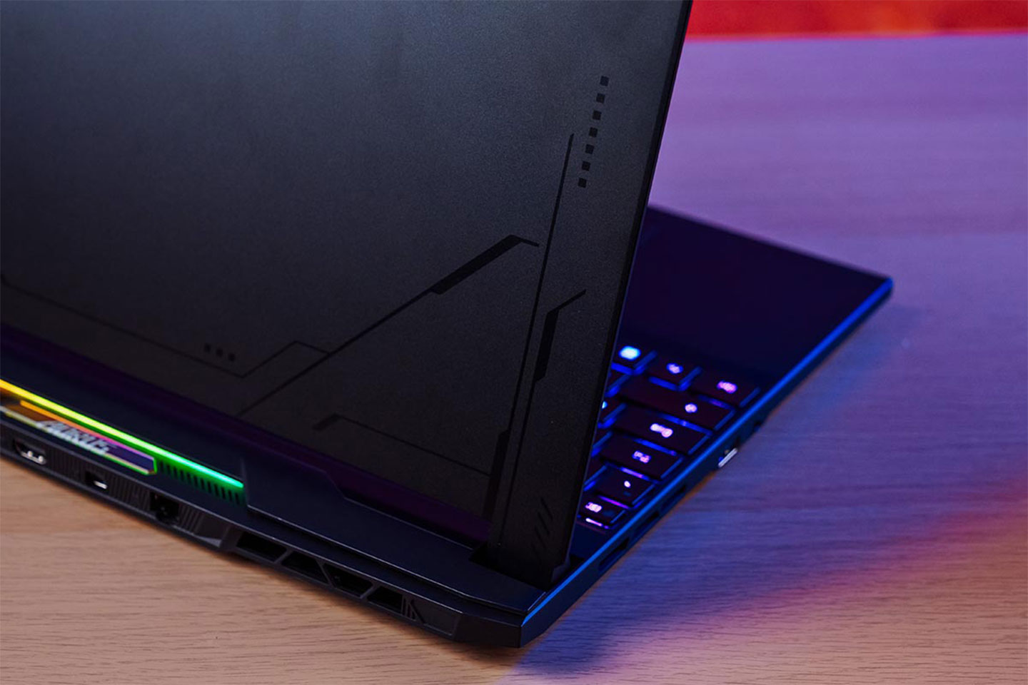 GIGABYTE AORUS 15X 開箱實測：揮別厚重！硬體規格一次到位，優異效能帶來出色遊戲體驗！ | T客邦