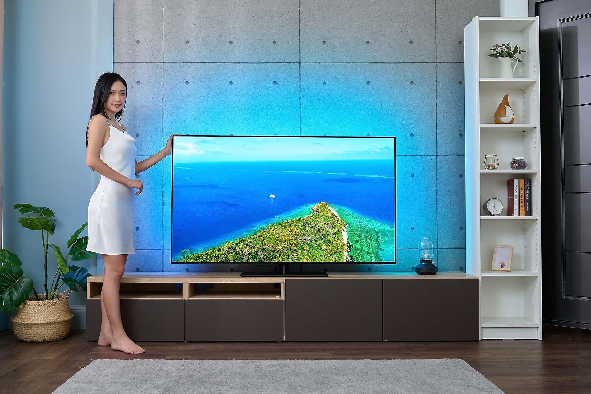 OLED EX Technology極致進化，4K UHD搭載沉浸聲效體驗，打造家中 IMAX影廳頂級體驗 ：Philips 65OLED808 大型顯示器評測 | T客邦