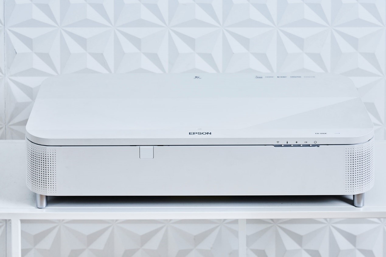 商務投影，唯亮不敗！Epson 極短焦會議投影系統 EB-810E 深度試用報告 | T客邦