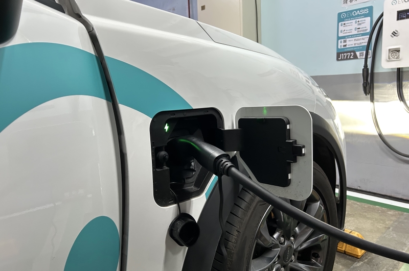 北市攜手 EVOASIS 佈建 300 支 AC 智能充電樁，首創配備「隨插即充」功能、提升充電便利性 | T客邦