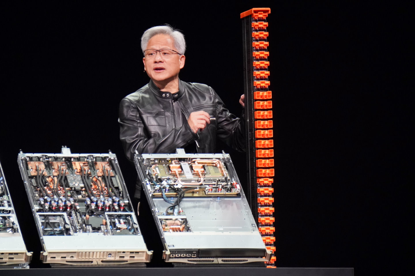 【COMPUTEX 2025】NVIDIA執行長黃仁勳Keynote重點整理，代理AI、物理AI、通用機器人趨勢以及NVLink Fusion ...