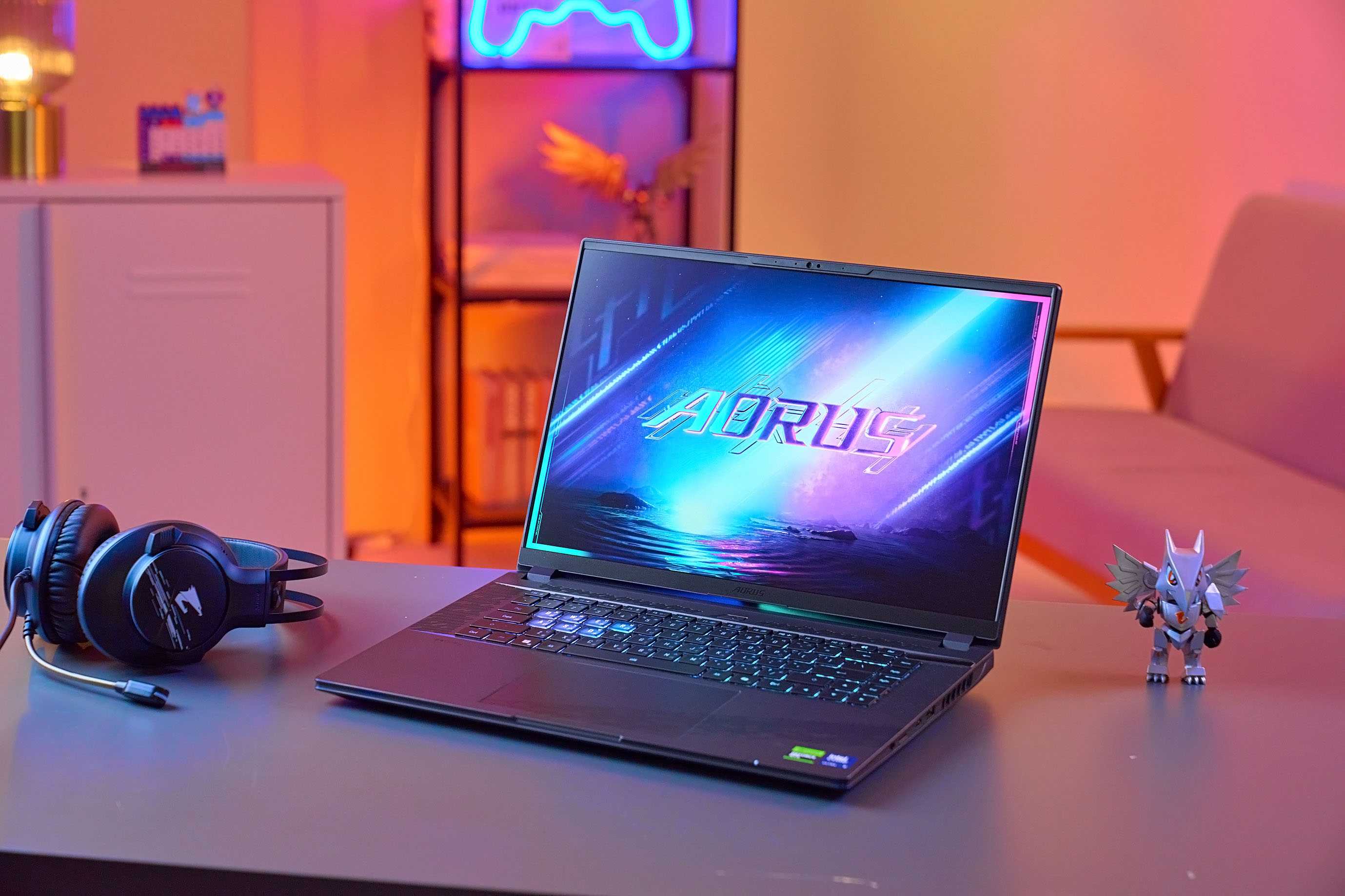 AORUS ELITE 16 評測：GeForce RTX 5070 筆電 GPU 助攻！電競、創作雙棲的全能 AI 電競筆電 | T客邦