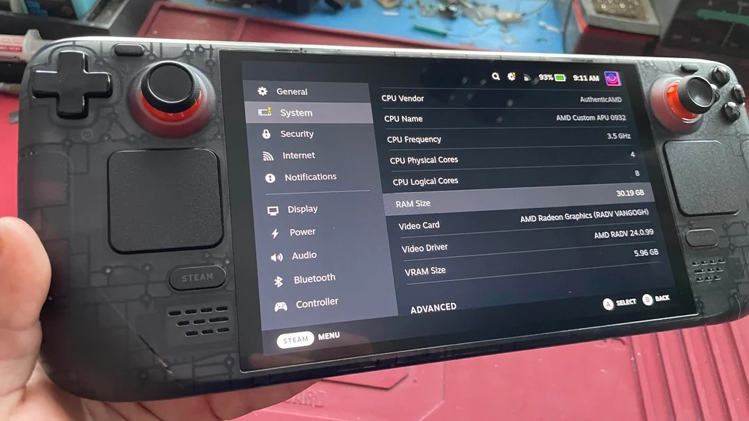 玩家成功將 Steam Deck OLED 記憶體擴充到 32GB，但代價是失去官方韌體更新 | T客邦