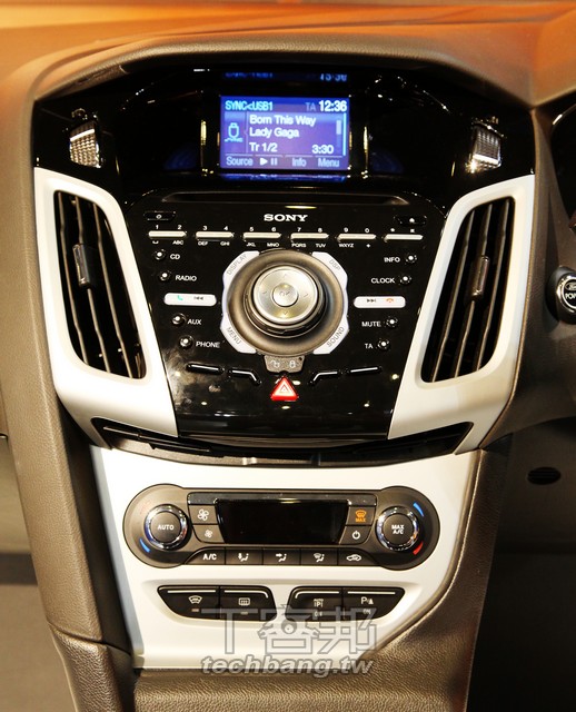 Computex 2012：福特 + 微軟發表 SYNC 系統，用嘴巴玩臉書、打卡 | T客邦