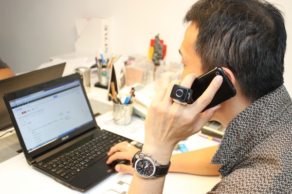 資深設計師Ted體驗昆盈Genius Ring Presenter指環式觸控簡報滑鼠，到處都是行動辦公室 | T客邦