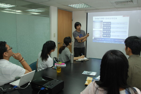 蘋果達人Sugizo試用昆盈Genius Ring Presenter指環式觸控簡報滑鼠，PC、MAC都能用 (徵求試用達人) | T客邦